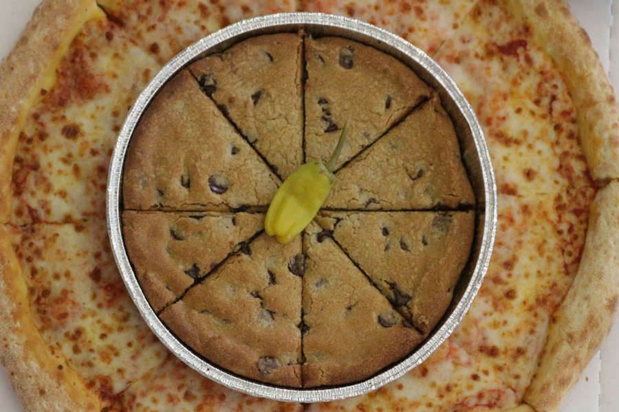 Papa Johns Mega Chocolate Chip Cookie Review Thrillist