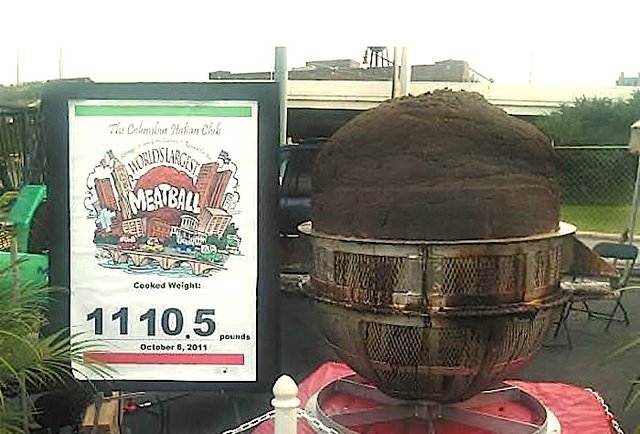 Largest Pizza, Biggest Burger, and Other Largest Foods in the World