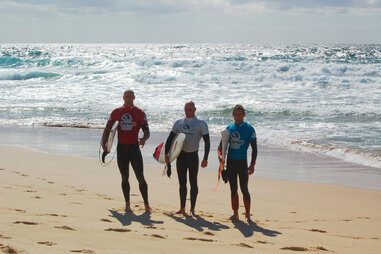 Big Wave Surfing - Waves that'll Wipe You Out -- Permanently ...