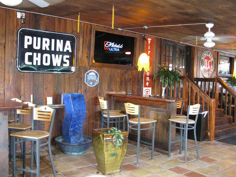 Friends Neighborhood Bar: A Bar in Atlanta, GA - Thrillist