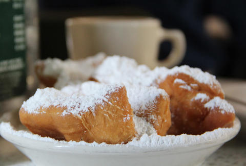 Regional breakfast foods in America - Chicken and waffles, scrapple ...