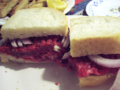 CDC links raw meat "cannibal sandwiches" in Wisconsin to E. coli ...