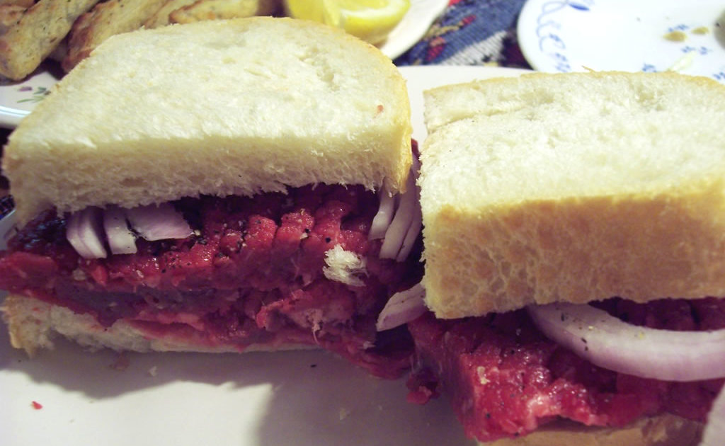 CDC links raw meat "cannibal sandwiches" in Wisconsin to E. coli ...