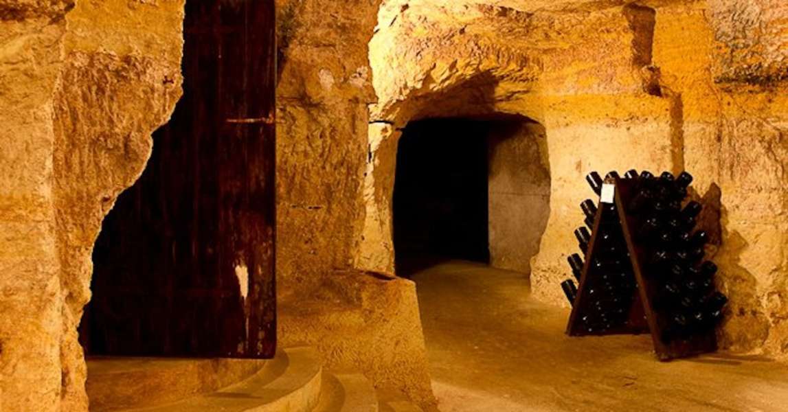 Les Hautes Roches Hôtel Rochecorbon: A Bar in Rochecorbon, Centre-Val ...