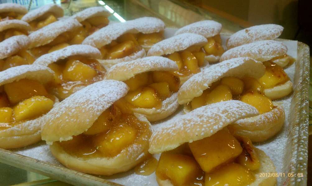 Donut Den: A Restaurant in Joliet, IL - Thrillist