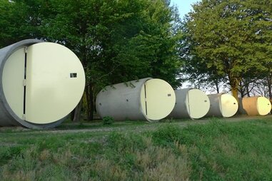 Das Park Hotel - 'Minimalist' Hotel Built from Giant Sewage Pipes ...