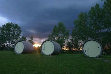 Das Park Hotel - 'Minimalist' Hotel Built from Giant Sewage Pipes ...