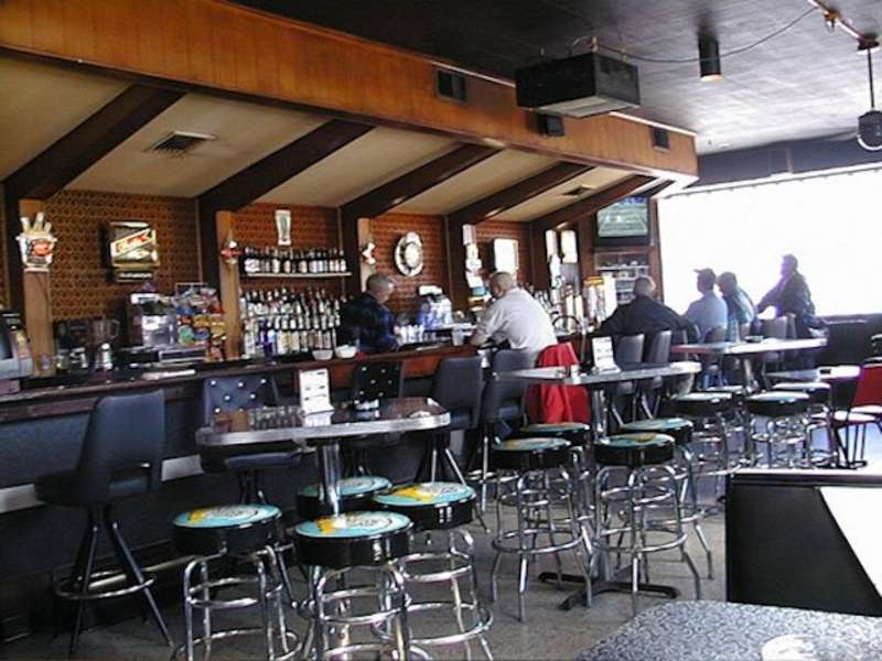 Grumpy's Bar: A Bar in Minneapolis, MN - Thrillist