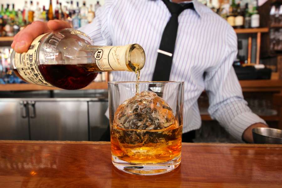 21 Best Whiskey Bars In America - Thrillist Nation