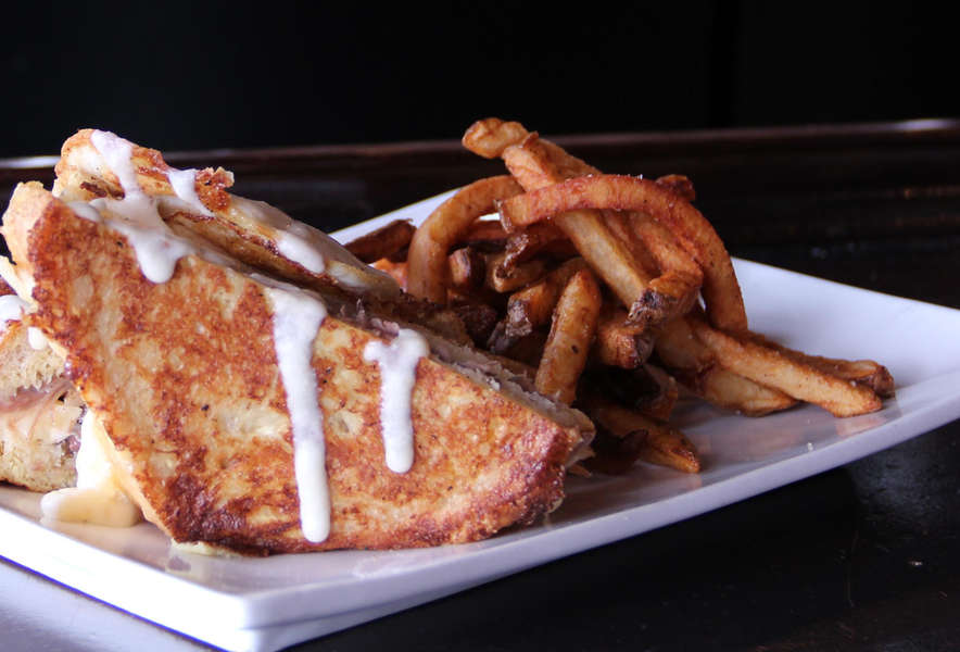 London Grill: A Bar in Philadelphia, PA - Thrillist