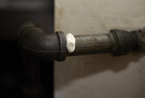 'Hack' Your Gum - 6 Super-Useful Chewing Gum Life Hacks - Thrillist