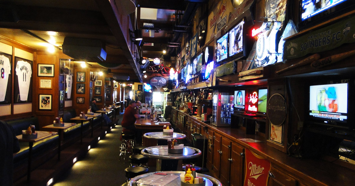 Sluggers Sports Bar: A Seattle, WA Bar.