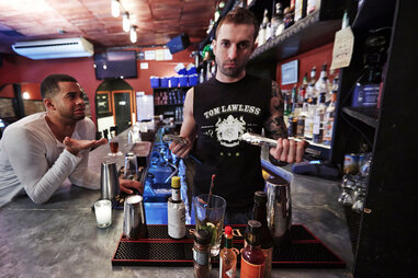 Bar Etiquette - 31 apologies you should make to your bartender - Thrillist