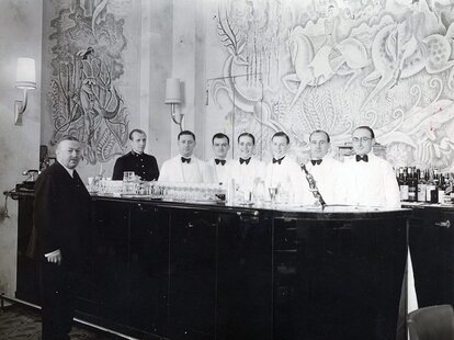 Classic Cocktails - Drink Mixed Drinks in the Bars That Invented Them ...