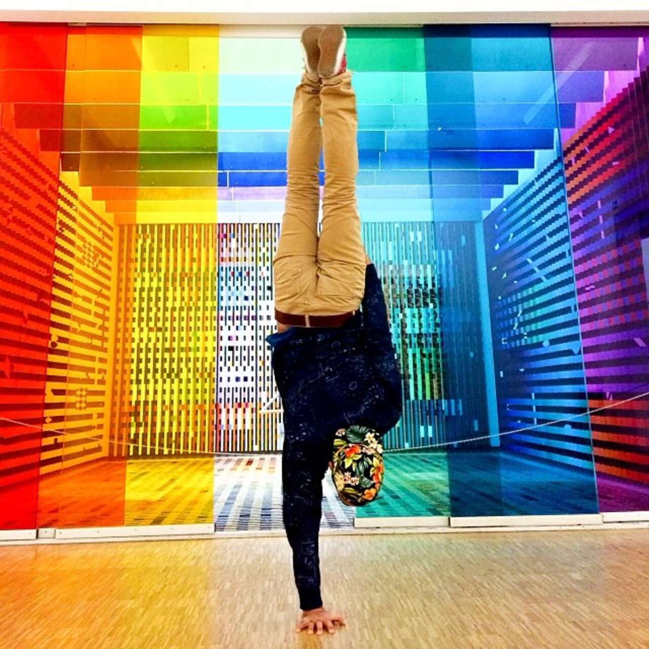Breakdancer Takes Photos of Himself Doing Handstands - OneHandStand ...