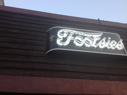 Footsie's: A Bar in Los Angeles, CA - Thrillist