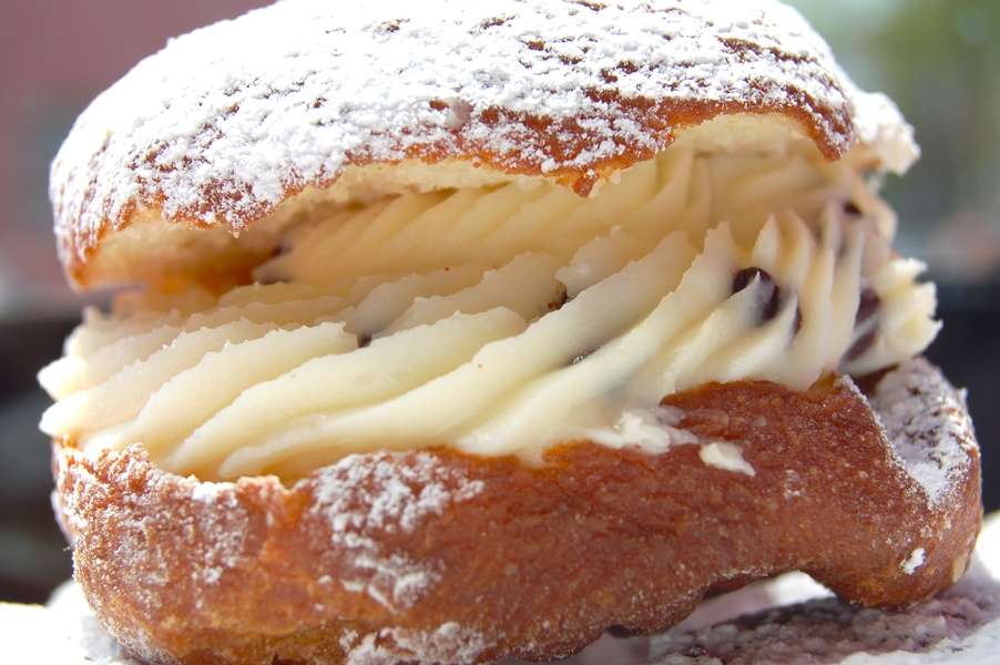 Donnoli - donut cannoli hybrid - Frangelli's Bakery - Thrillist