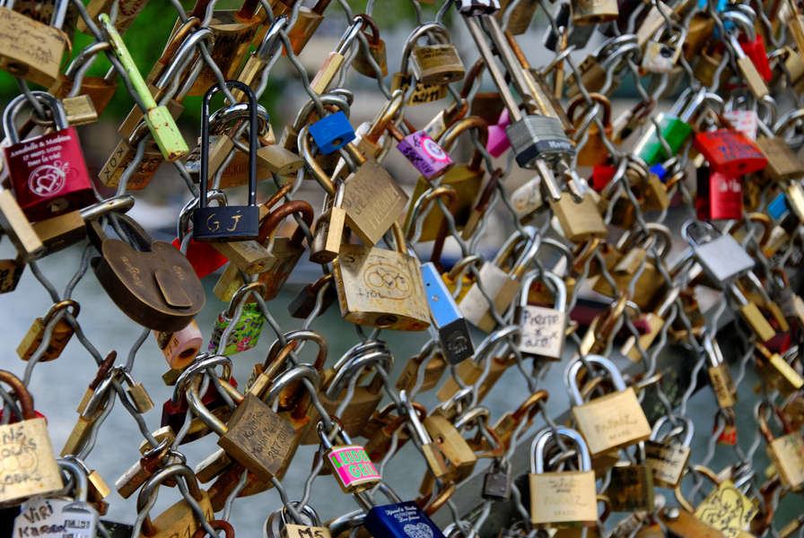 'Love locks' bridge collapse: Paris's Pont des Arts partially buckles ...