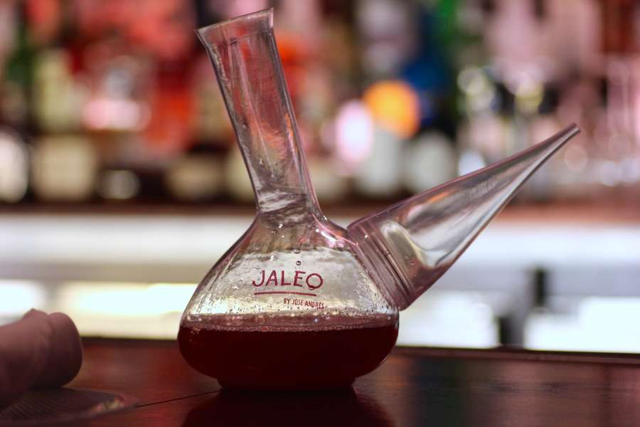 How to drink from a porron - Thrillist