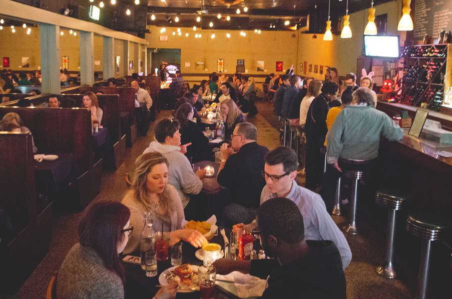 The Lockview: A Bar in Akron, OH - Thrillist