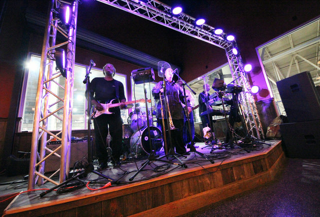 Lagunitas Chicago craft beer tap room - Thrillist Chicago