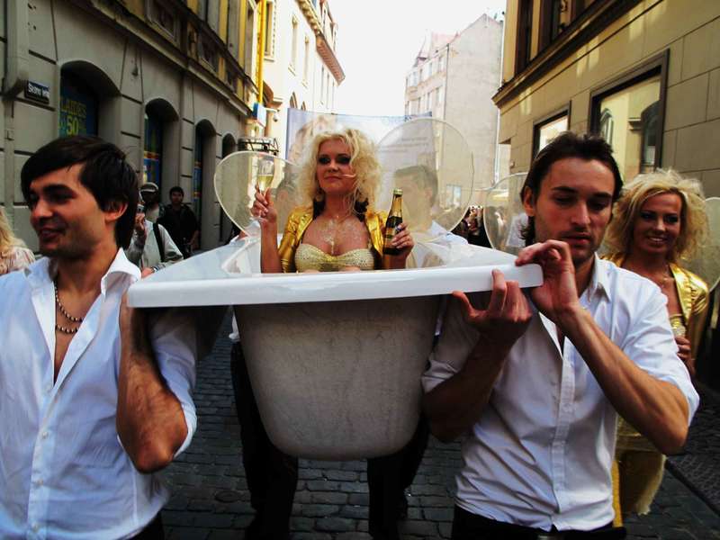10 of the world's most bizarre festivals - Thrillist
