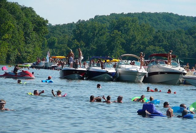 America's Best Lakes for Summer Vacation - Party Lakes in the US