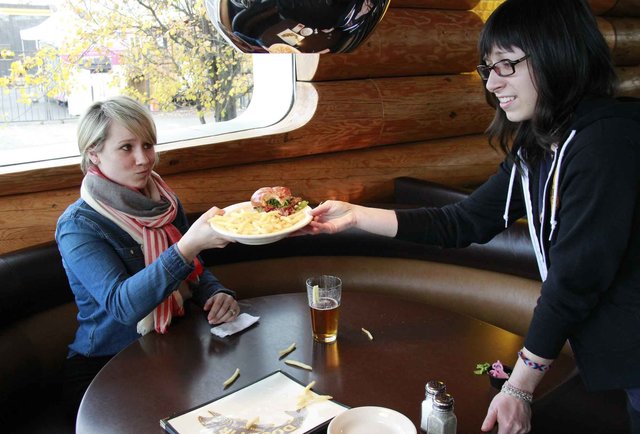 Most Common Restaurant Complaints - Dirty Utensils, Rude Servers, Wrong ...