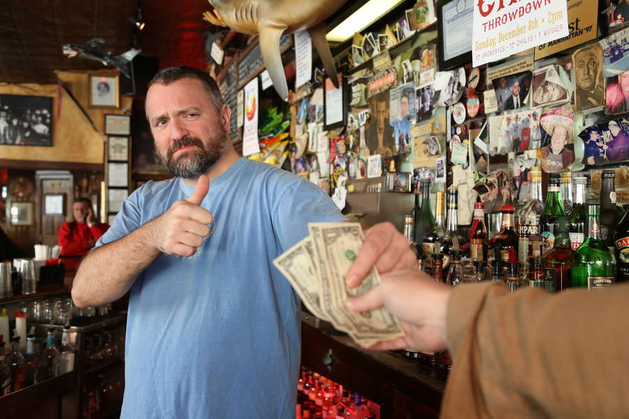 How much you should tip your bartender - Thrillist Nation
