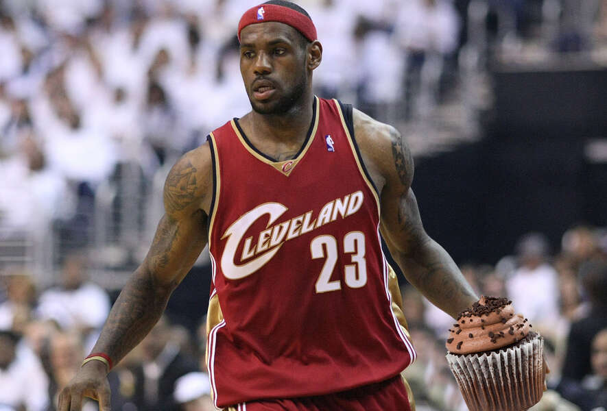 Cleveland Cavalier LeBron James Sends Cupcakes to Neighbors in Bath ...