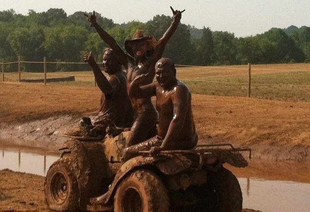 Redneck Resort - Off-Roading in Tennessee Mud Parks