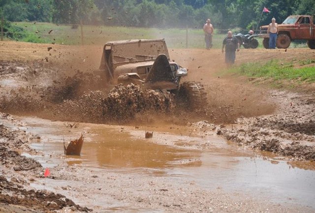 Redneck Resort - Off-Roading in Tennessee Mud Parks