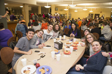 College Cafeteria stories - How to eat well for cheap at a dining hall ...