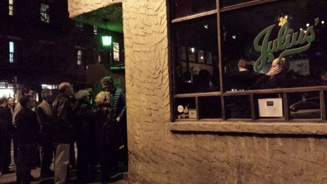 Julius': A New York, NY Bar - Thrillist