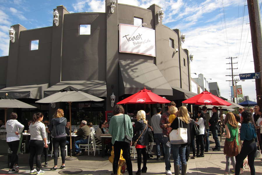 Guide To Waiting At LA Restaurants With No Reservations - Thrillist