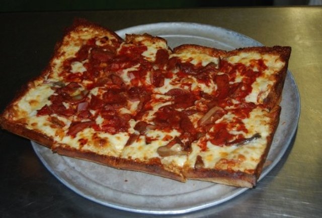 Chefs Rank Best Deep Dish Pizza in Detroit - Buddy's - Jet's - Loui's