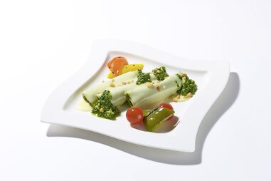 Air Food One: Airplane food delivery service brings meals to your home ...