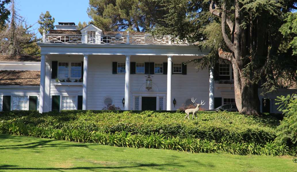 Real Tv Houses and How Much the Cost - Thrillist