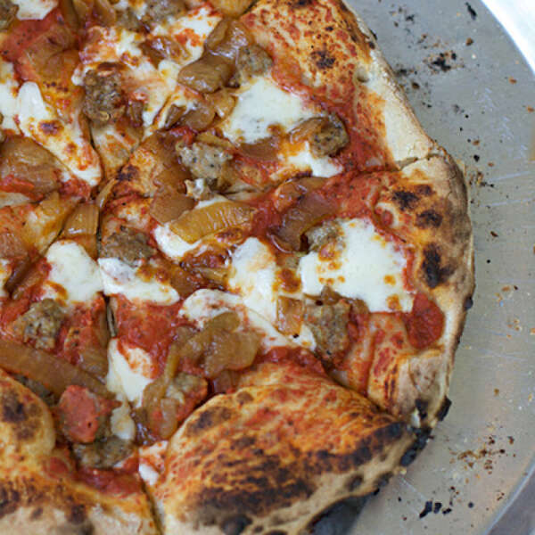 Bola Pizza: A Restaurant in Austin, TX - Thrillist
