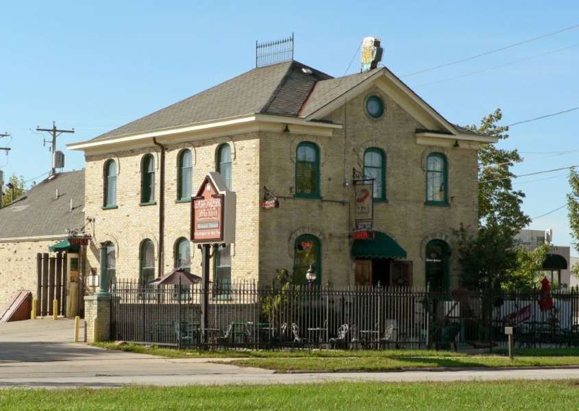 Landmark 1850 Inn: A Bar in Milwaukee, WI - Thrillist