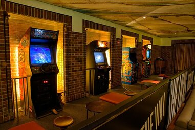 Half And Half Hudson Hotel - Midtown West Bars NYC - Thrillist