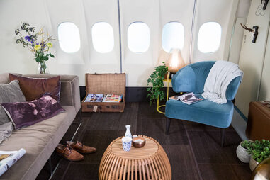 Airplane Hotel in Schiphol Aiport Amsterdam - Airbnb Partners with KLM ...