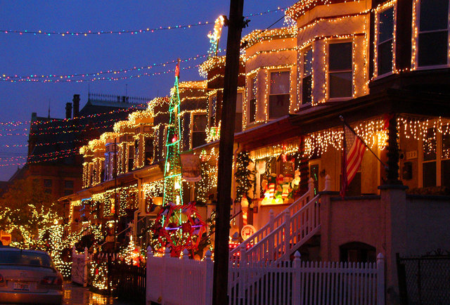 Christmas Lights - Best-Decorated Streets in the