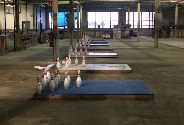 Detroit Fowling Warehouse - Football and Bowling