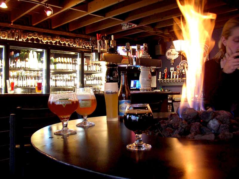 Über Tavern: A Bar in Seattle, WA - Thrillist
