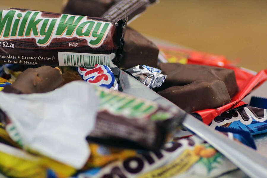 US Senate Candy Desk - Pat Toomey Takes Over Candy Stocking - Thrillist