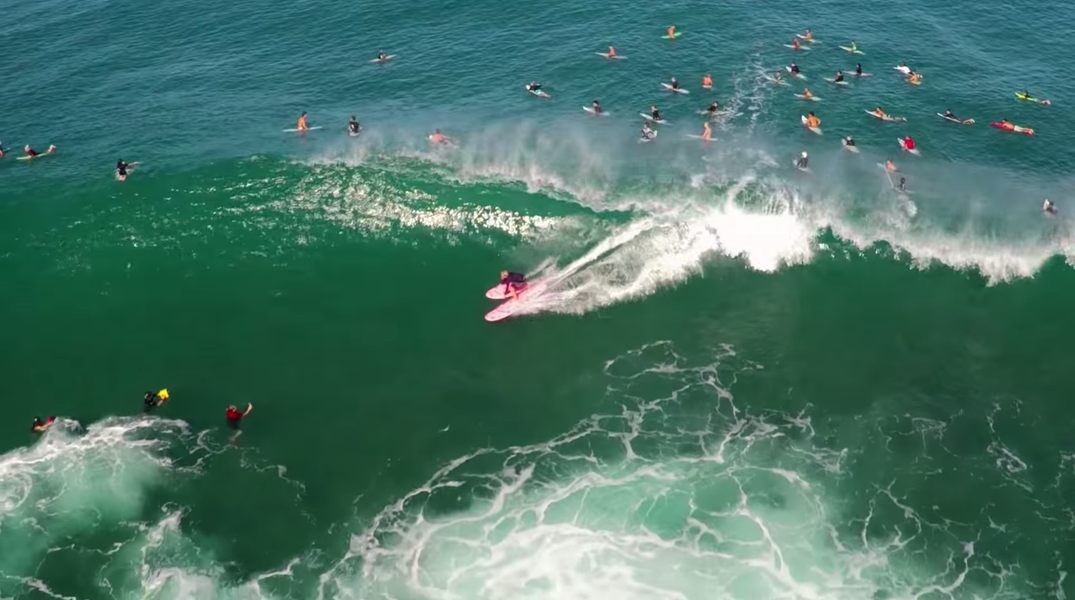 Jamie O'Brien switch board stunt on huge wave in Hawaii - Thrillist