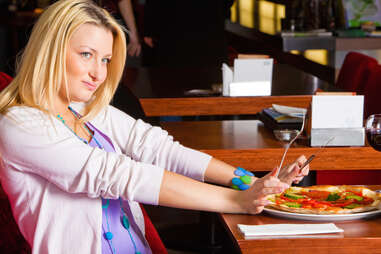 Restaurant Etiquette - How to Make Your Waiter Like You - Thrillist