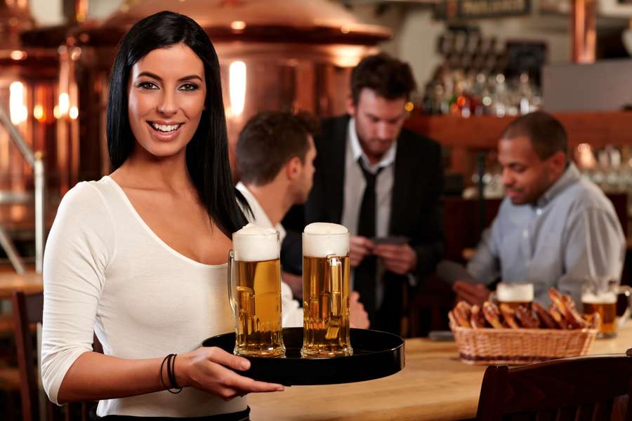 Why You Shouldn't Hit on a Waitress - Thrillist
