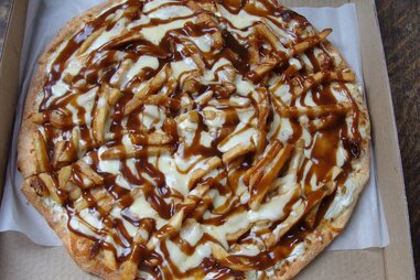 Poutine Mash-Ups - Poutine Pizza, Poutine Burger, Poutine Chips, Ramen ...